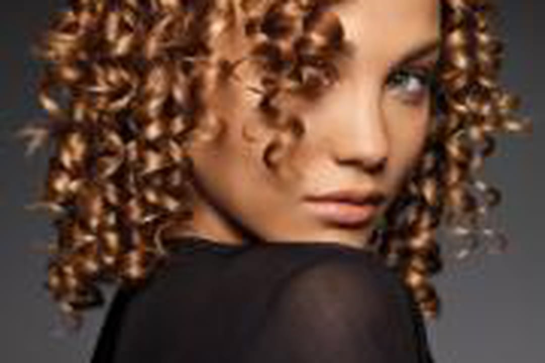 Coiffure : carré frisé