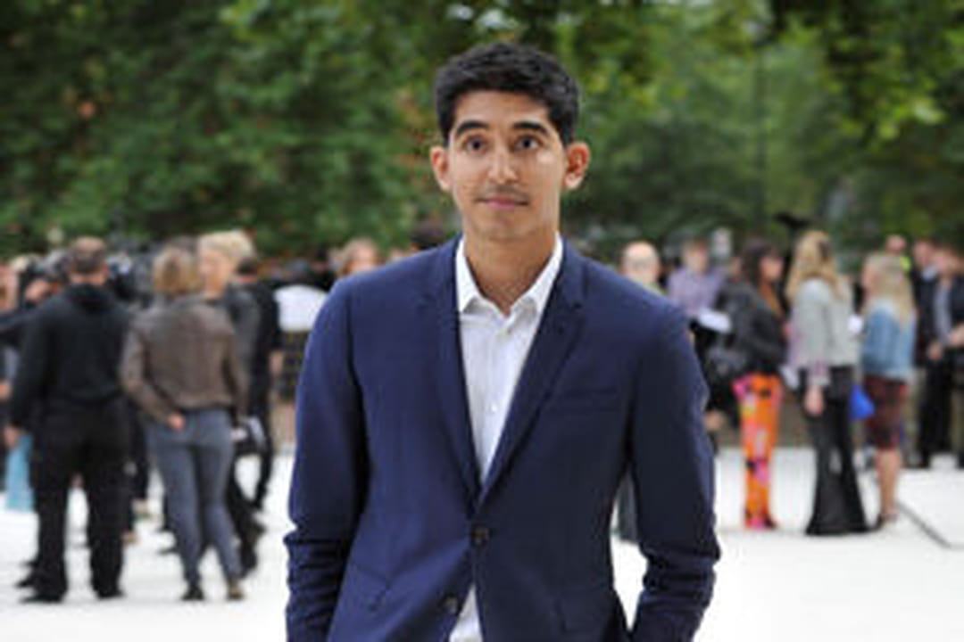 Fashion week Londres : Dev Patel au défilé Burberry Prorsum