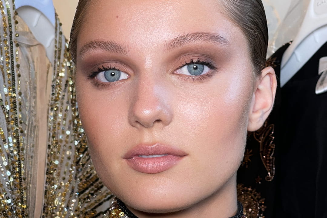 Le smoky eye brun romantique vu chez Zuhair Murad