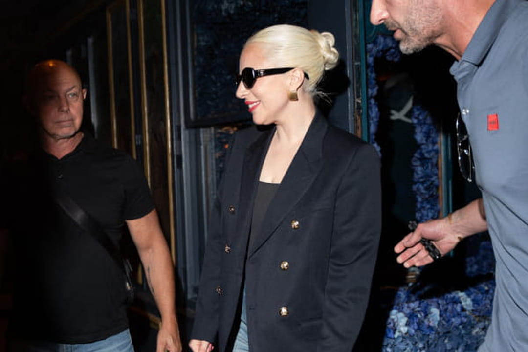 À Paris, Lady Gaga change de style avec son look à la française