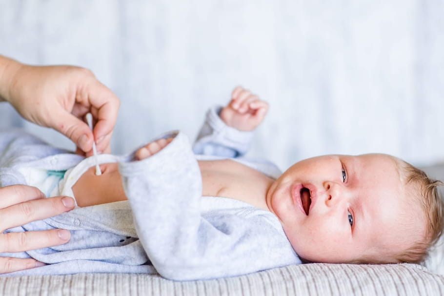 Cordon ombilical : comment le couper à la naissance, à quoi sert-il