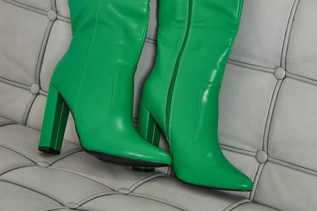 Bottes pointues en similicuir