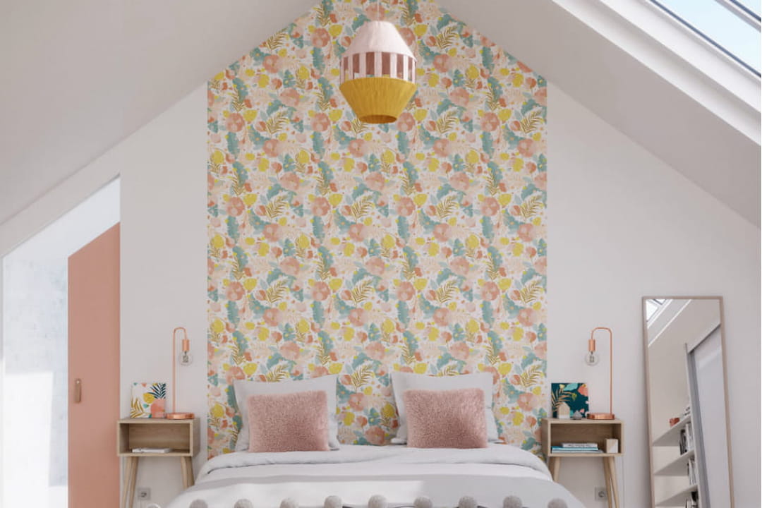 Une tête de lit atypique et colorée