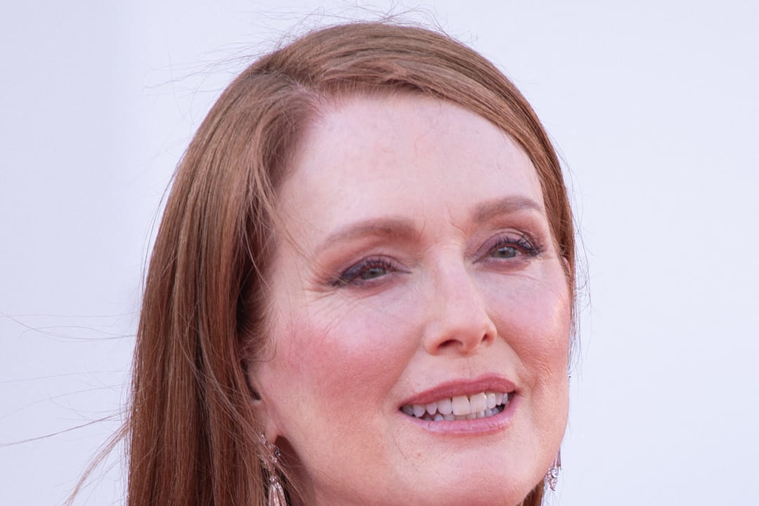 Le brushing lisse de Julianne Moore