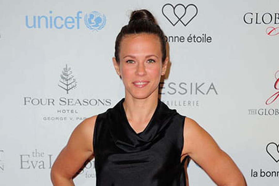 Lorie en robe longue noire