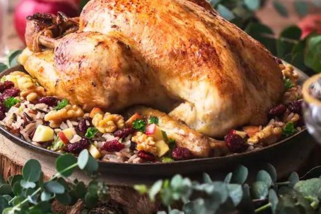 Poularde farcie au riz sauvage, pommes et cranberries