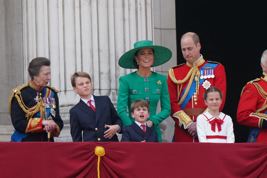 Charles III aveuglé, prince Louis en grande forme, Kate Middleton ...