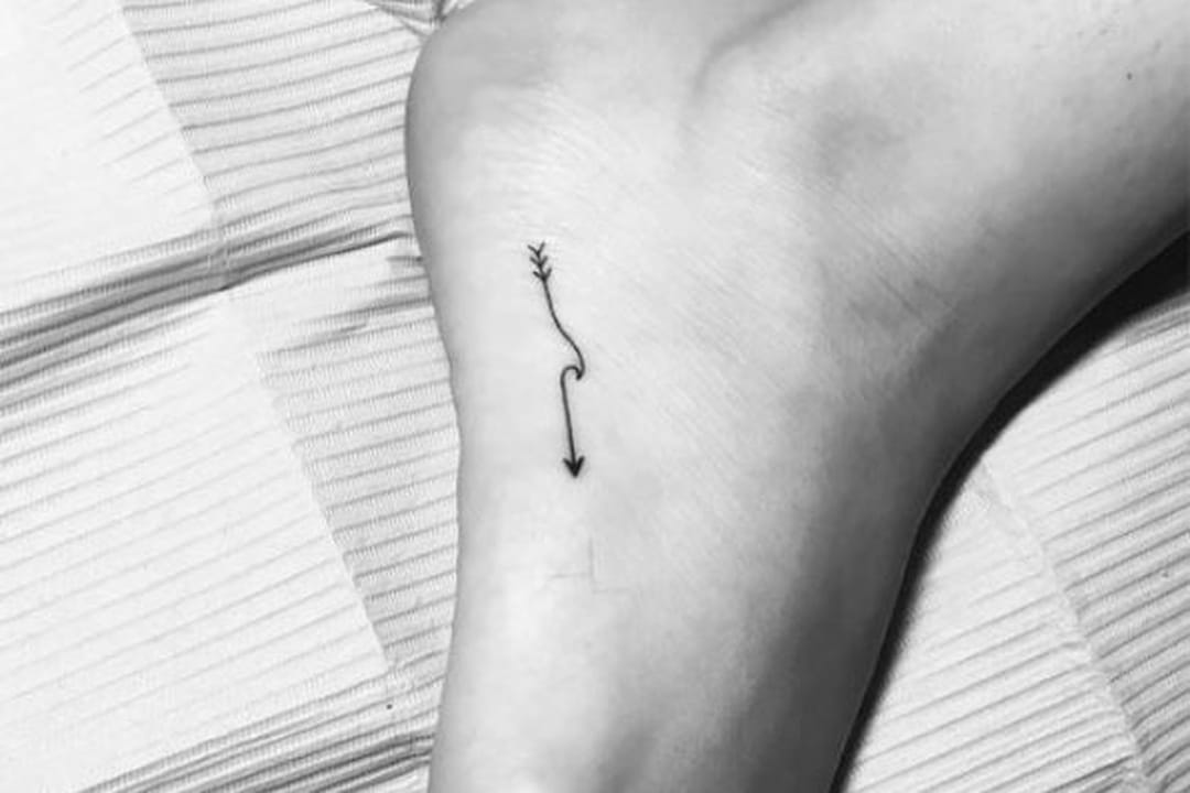 Flèche et vague sur le pied