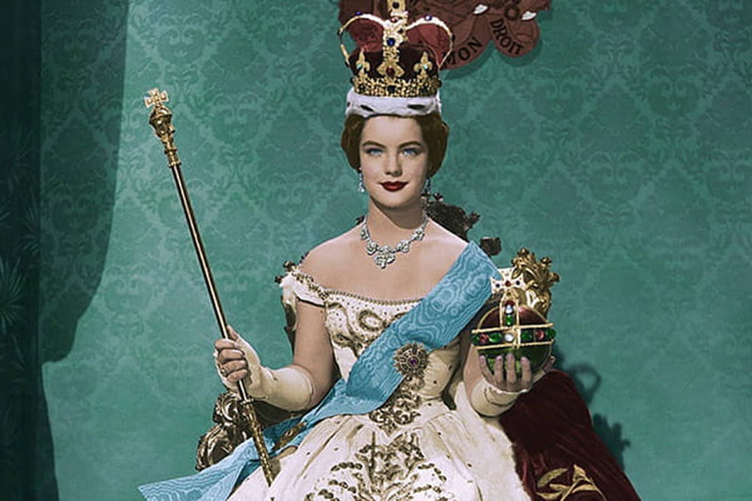 Romy Schneider en robe brodée