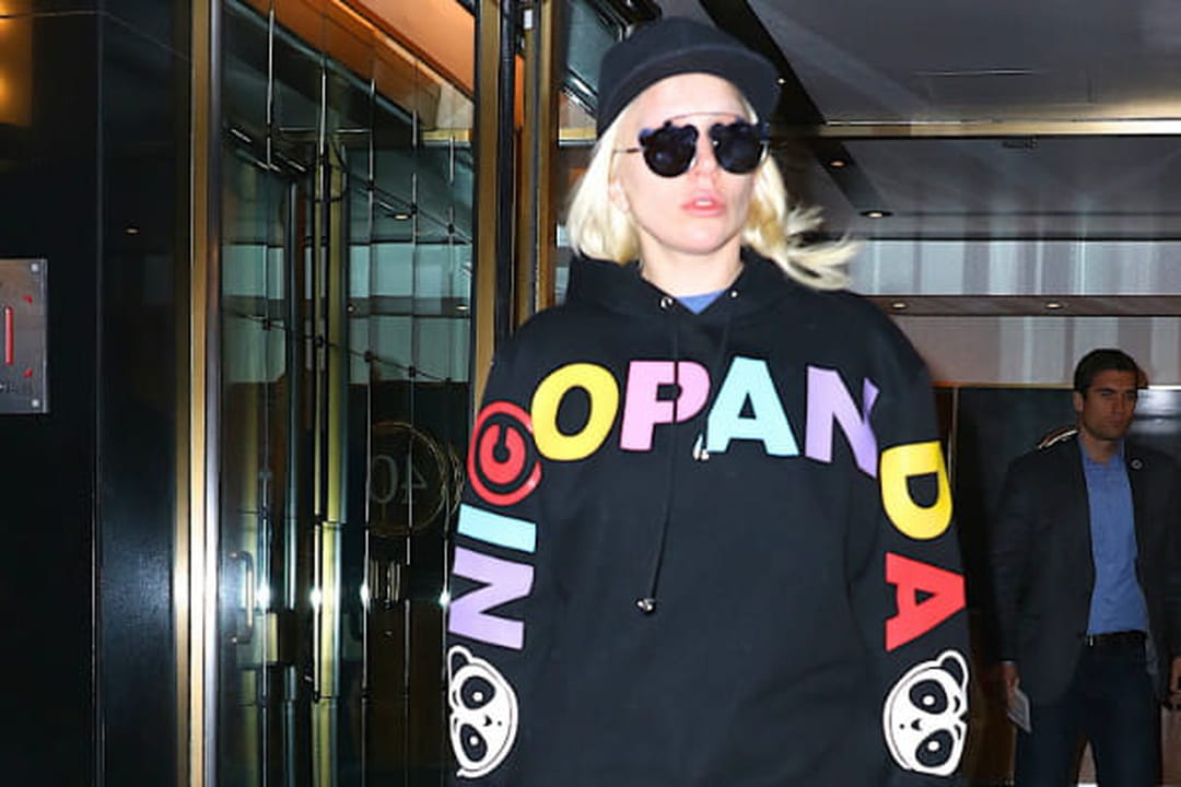Lady Gaga en sweat et pantalon assorti Nicopanda