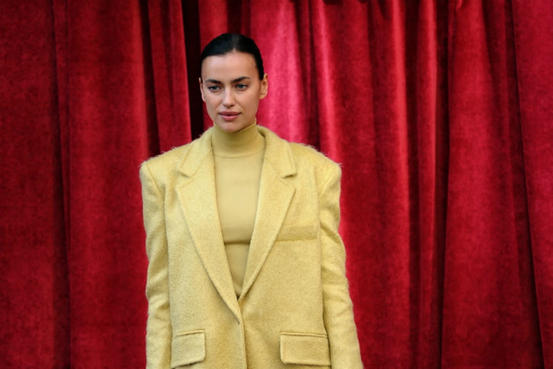 FLOP : Irina Shayk en total look jaune