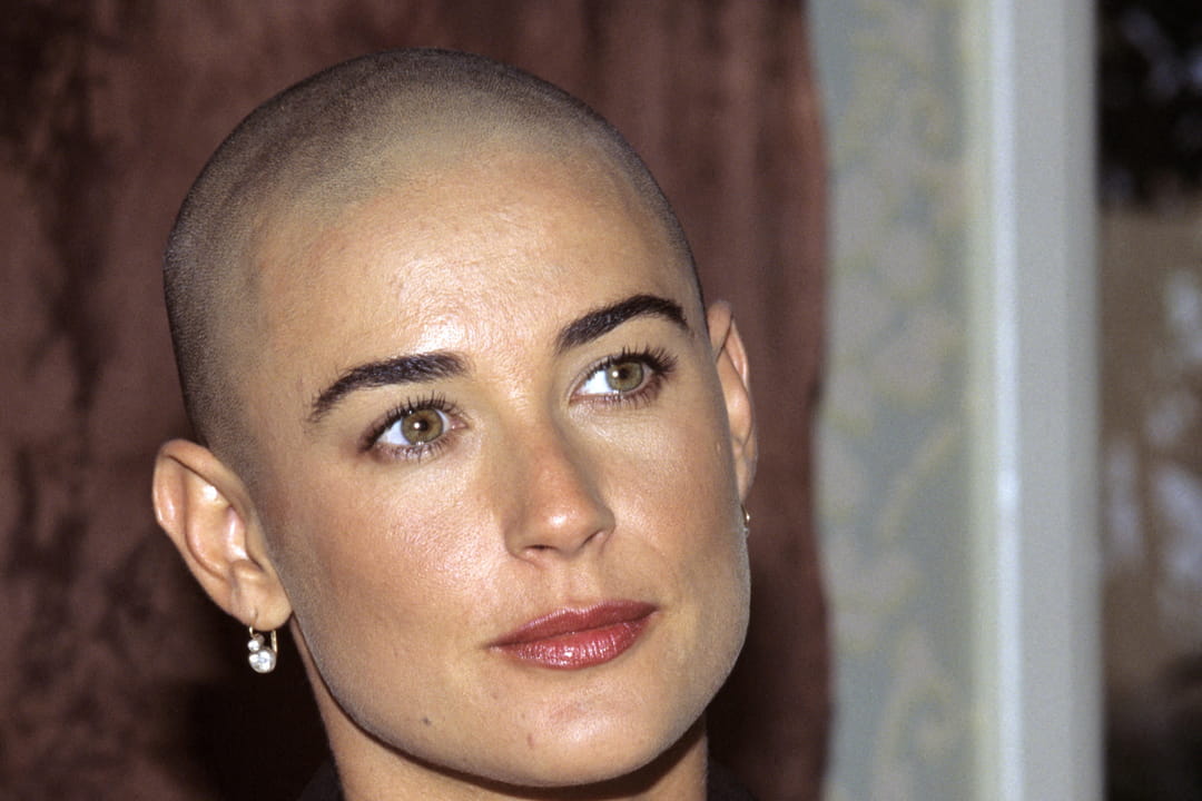 Le crâne rasé de Demi Moore