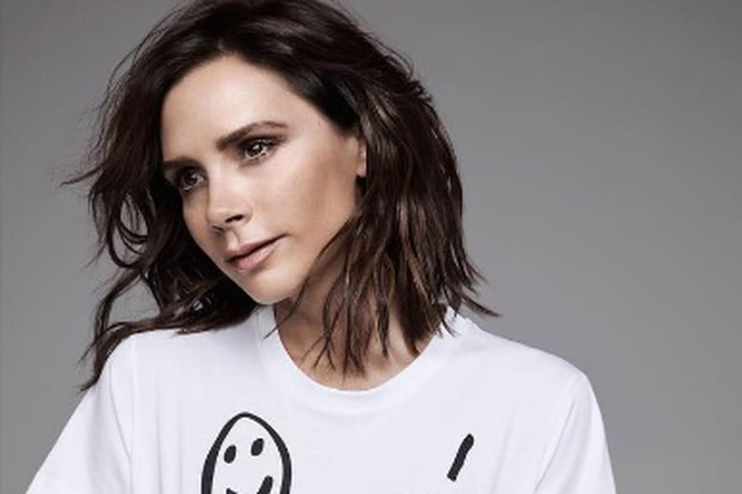 Victoria Beckham et son t-shirt pour lutter contre le Sida
