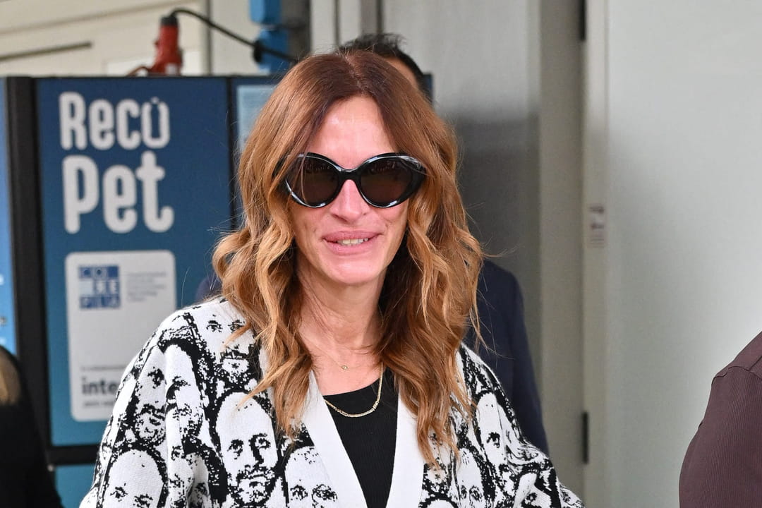 Julia Roberts remet au goût du jour avec talent ce sac des années 2010