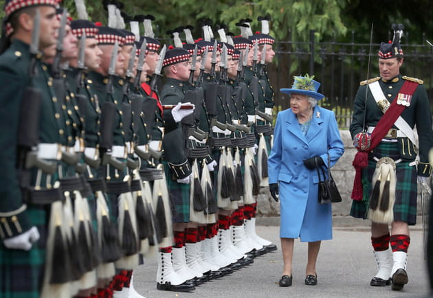 Le major Jonathan Thompson avec la reine Elizabeth II à Balmoral en 2018