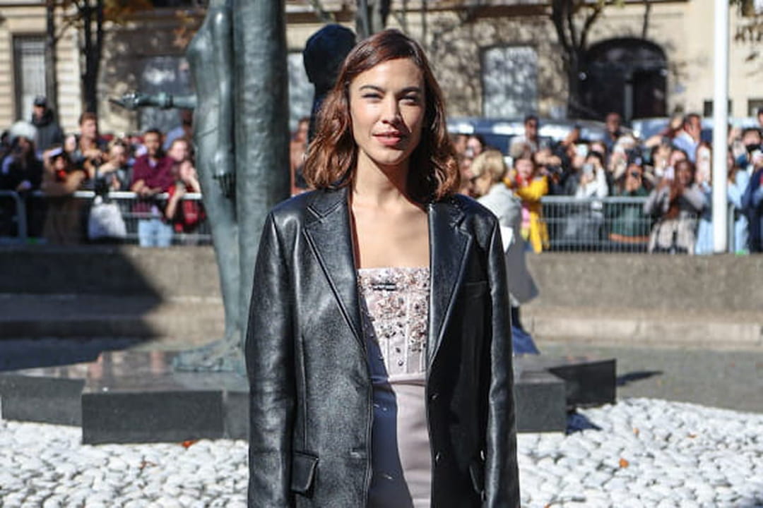 Alexa Chung version ville en look Miu Miu
