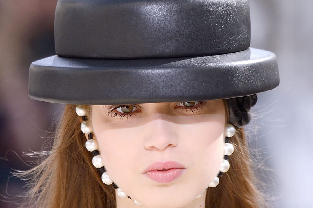 Le chapeau rétro du défilé Chanel