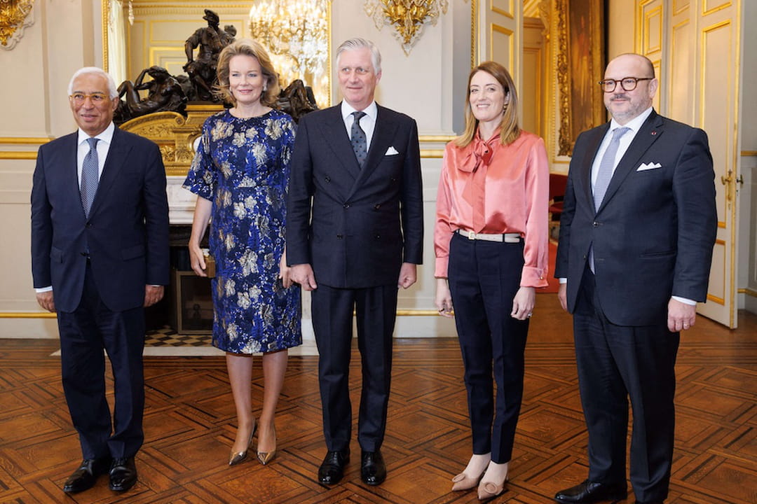 Mathilde de Belgique, pimpante dans une robe brocart digne d'une grande ...