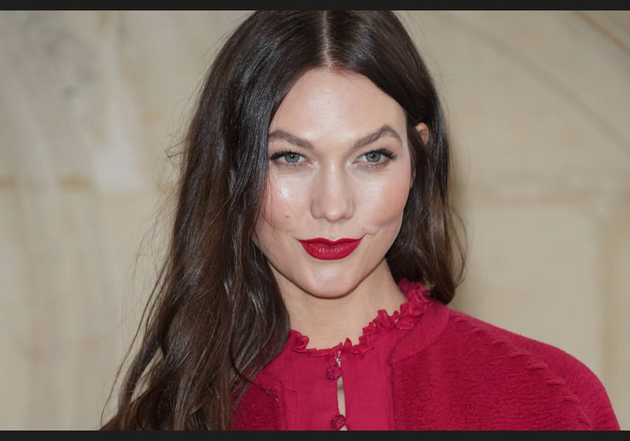 Les lèvres rouges de Karlie Kloss