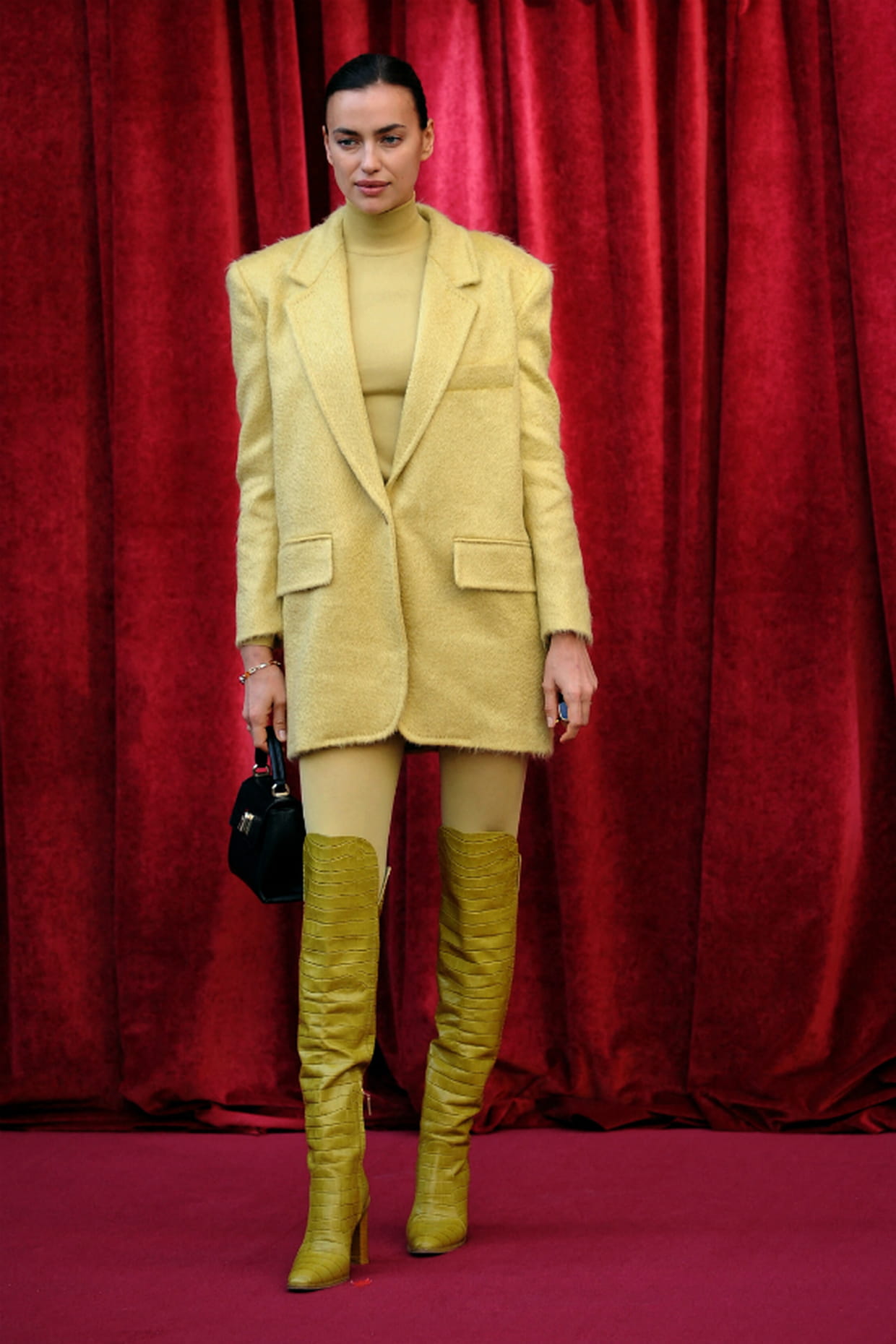 FLOP : Irina Shayk en total look jaune