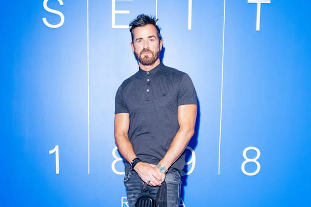 Justin Theroux en jean et polo bleus à la soiree Rimowa printemps-été 2024