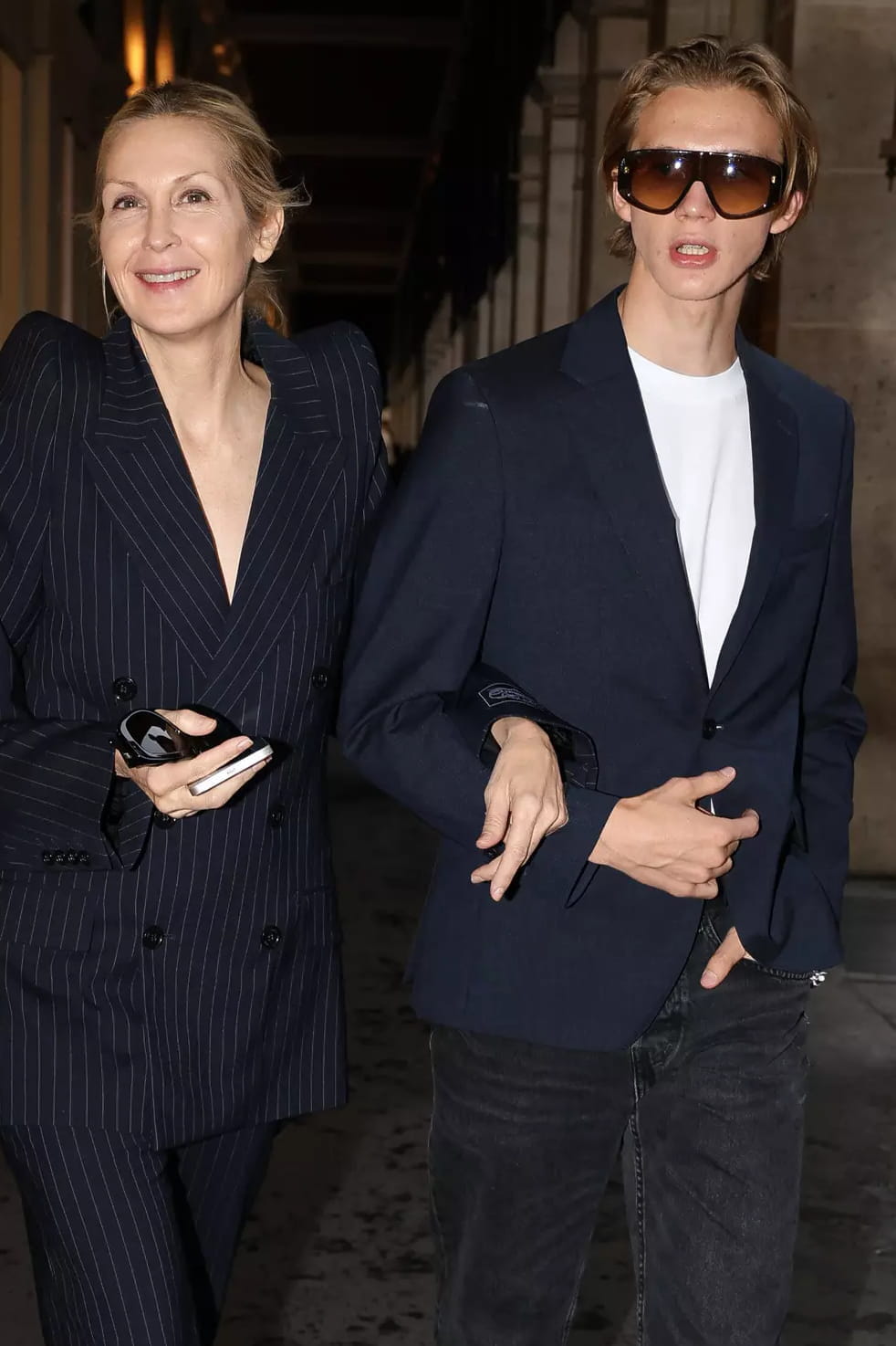 Kelly Rutherford, très complice avec son fils Hermès, mannequin