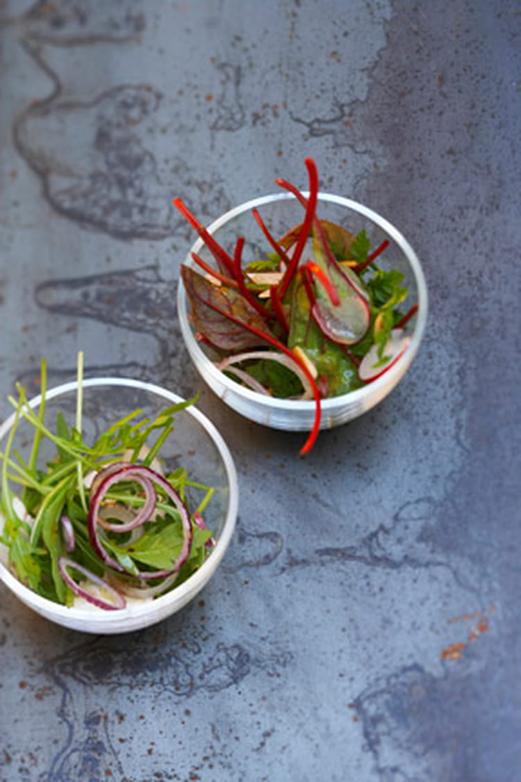 Recette de Salade de mesclun aux pignons et au Parmesan