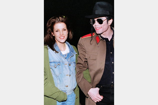 Lisa Marie Presley en veste en jean