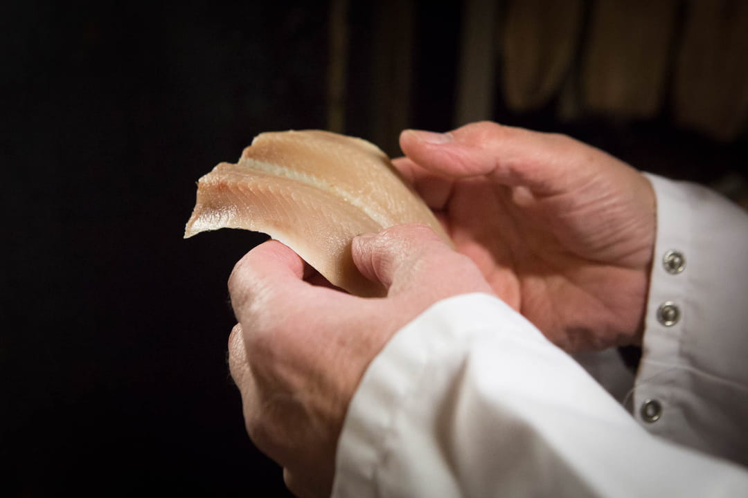 Les étapes de la fumaison du poisson en images