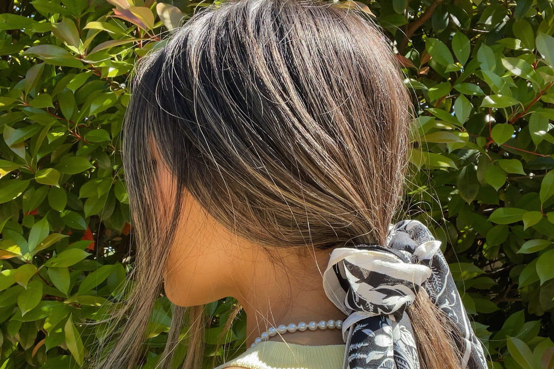 La queue de cheval basse avec foulard