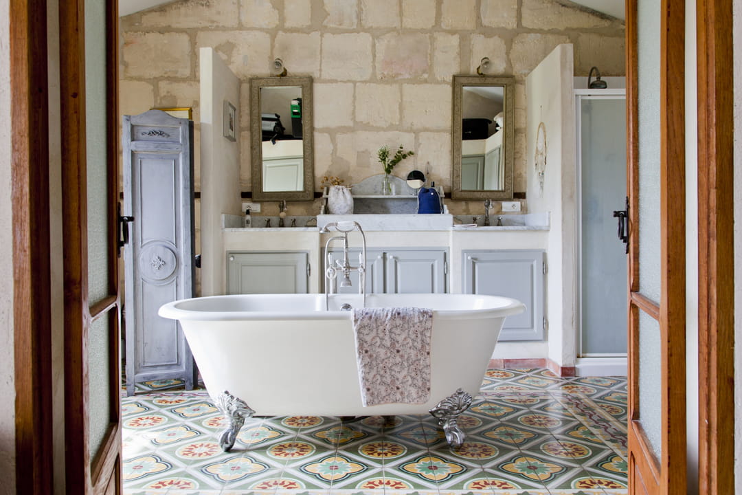 Salle de bains en scène