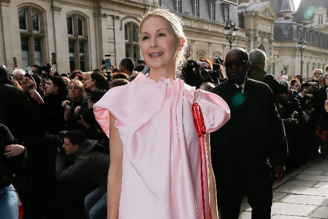 Kelly Rutherford en robe rose au défilé Jean Paul Gaultier haute ...