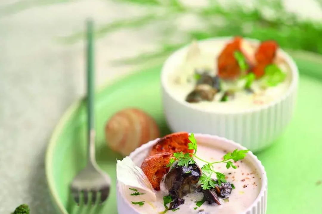 Cassolette d'escargots à la crème d'ail