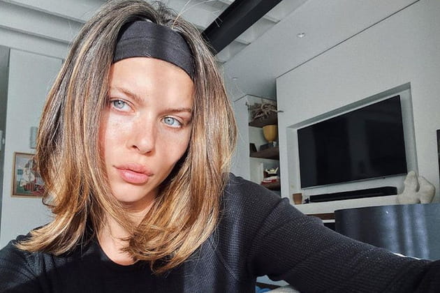 Le bandeau dans les cheveux de Georgia