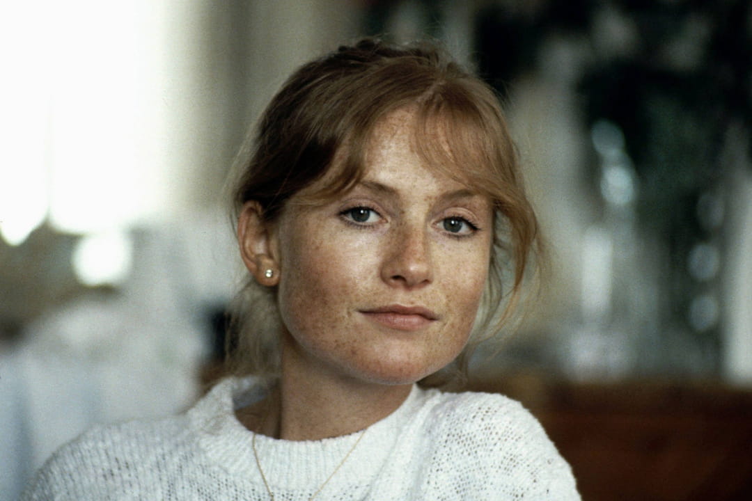 Isabelle Huppert, en paix avec ses tâches de rousseur