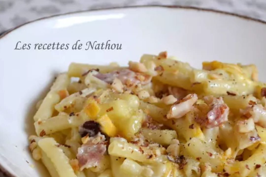 Macaroni au lard, Reblochon et noisettes grillées