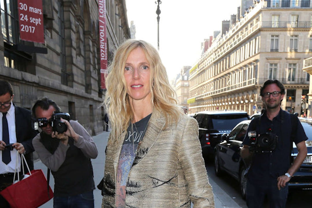 Sandrine Kiberlain en manteau imprimé