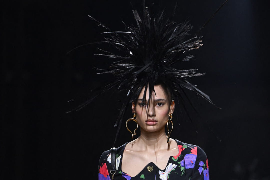 La coiffure punk de Moschino