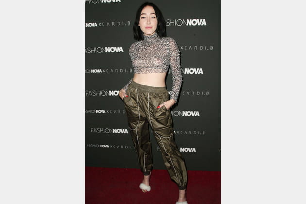 Noah Cyrus en cropped top léopard