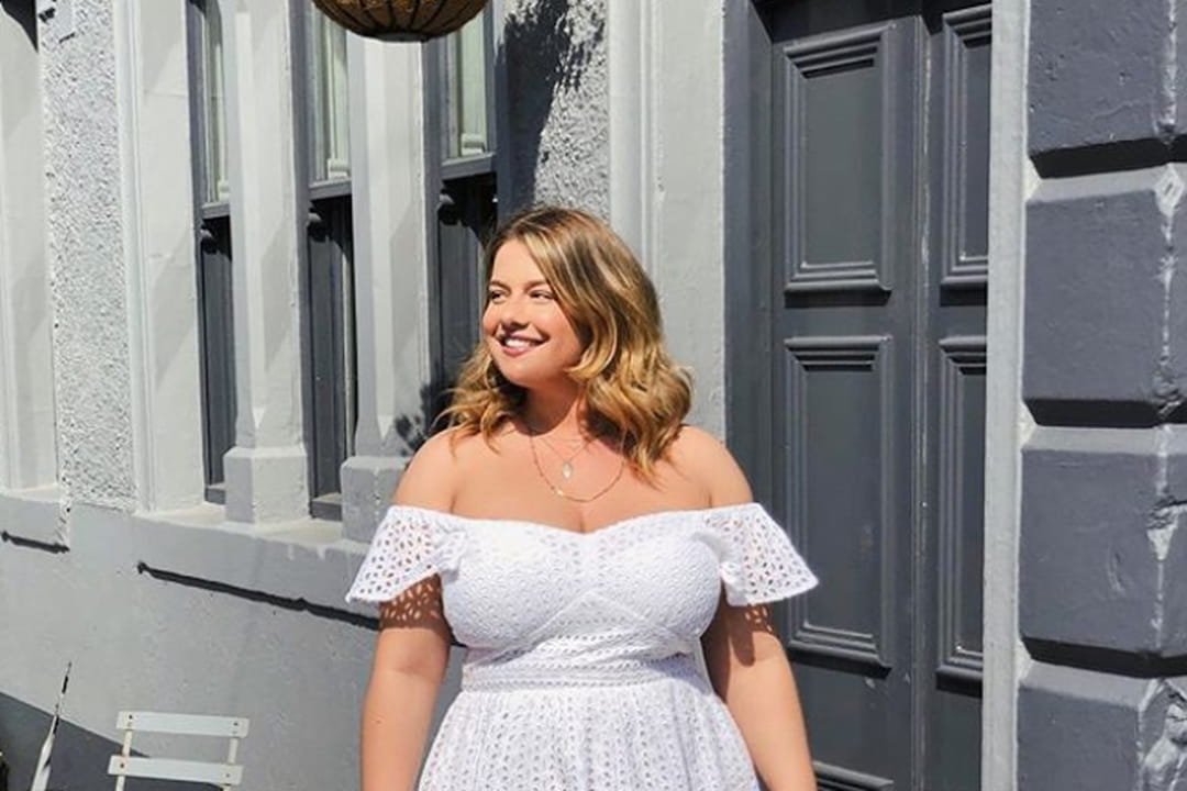 Aliss, jeune fille en fleur