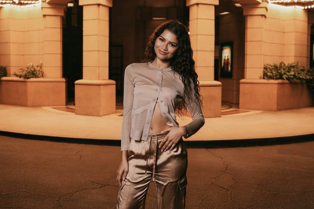 Aux Studios Warner Bros, Zendaya fait des ravages dans un look 100% ...