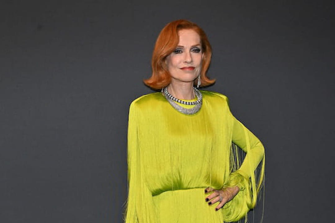 Isabelle Huppert confirme son statut de grande fashionista avec une ...