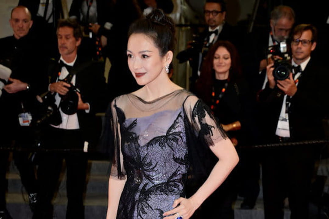 Zhang Ziyi en robe brodée Maison Margiela Artisanal