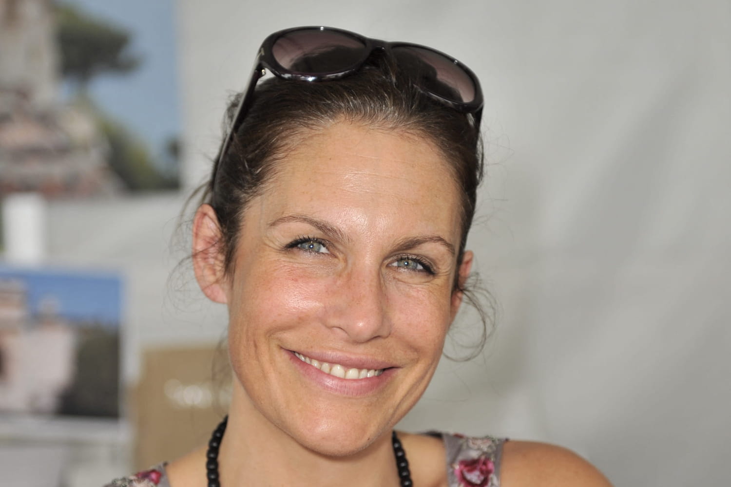 Astrid Veillon "seule au monde" dans le sud de la France : sa nouvelle ...