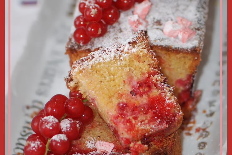 Recette de Cake aux groseilles rouges et pralines roses