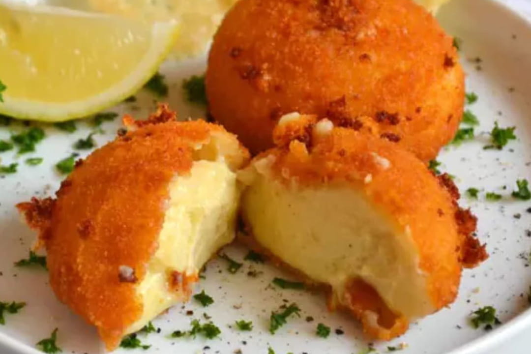 Croquettes au fromage et tuiles de parmesan