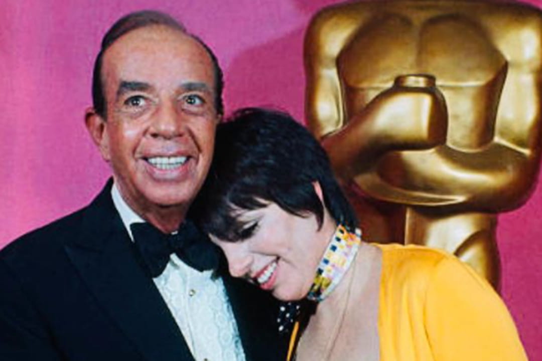 Liza Minnelli et son père Vincente Minnelli en 1973 après avoir reçu l ...