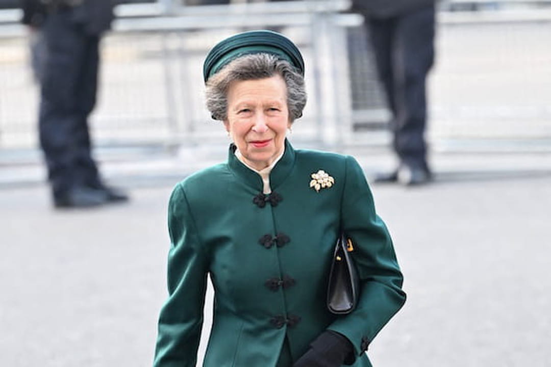 La princesse Anne rayonne dans un total look vert pour ce jour spécial