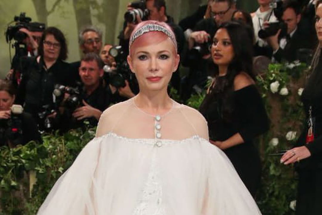 Michelle Williams montre ses jambes en mini-robes et débauche de tulle ...