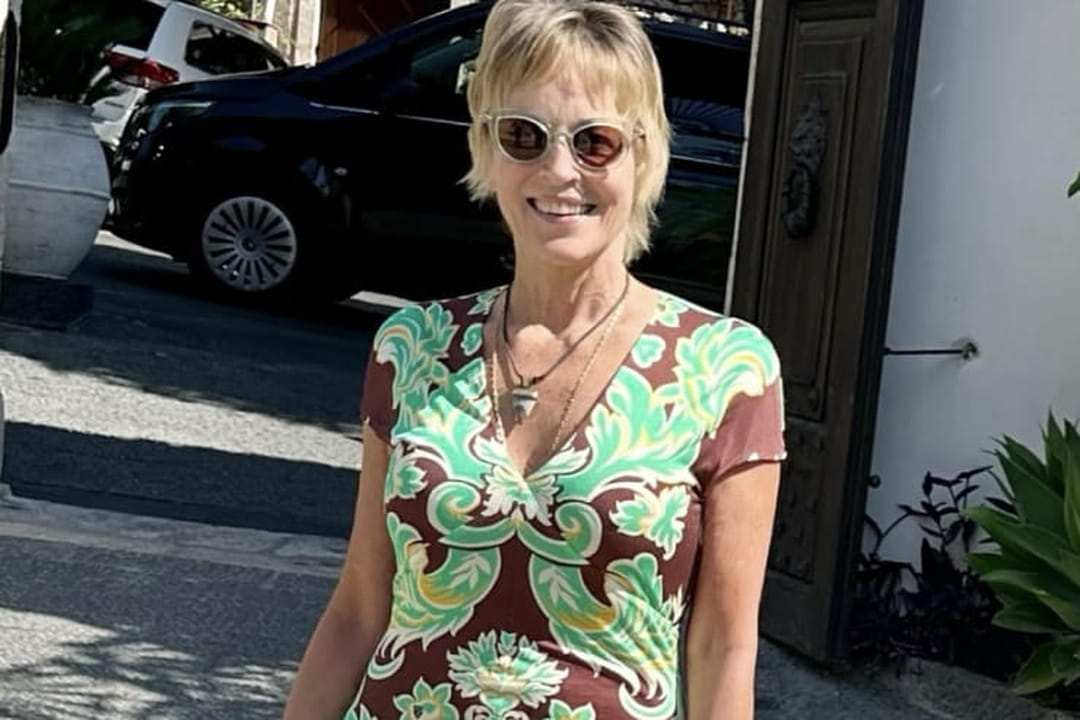 Sharon Stone porte la robe d'été idéale (et c'est canon !)